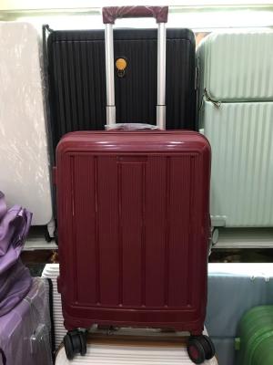 Cina 20/22/24/26/28 Inch Suitcase Popular Fashion Styles Unbreakable PP Luggage Set in vendita