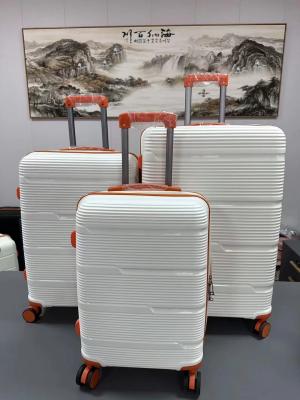 中国 Hrad Shell Travelling Bags Trolley Luggage For Family Travel Large Capacity Carry On Luggage With Wheels 販売のため