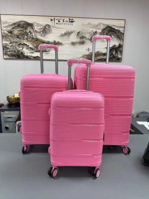 中国 OEM Business Carry-On 20 24 28 Inch PP Travel Suitcase For Travel And Work 販売のため