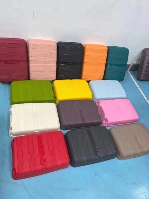 中国 High Quality Factory Hard Case PP Luggage Set Travel Suitcase Spinner Wheels Unisex Travel Bags Carry On Luggage 販売のため