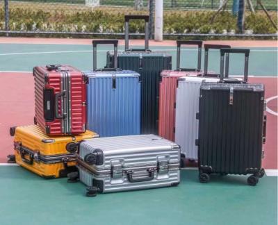 中国 白いスーツケース ABS ハードケース 旅行用荷物 PC トレンドイ アルミフレーム スーツケース フック付き 販売のため