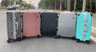 中国 カスタマーデザイン アルミフレーム 荷物ケース 24インチ トロッリーケースセット キャリーオン スーツケース 静かなユニバーサルホイール 販売のため