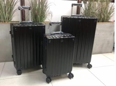 Cina New Arrivals Carry On Luggage Hard Shell Travel Trolley 4 Spinner Wheels Lightweight Suitcase With TSA Lock in vendita