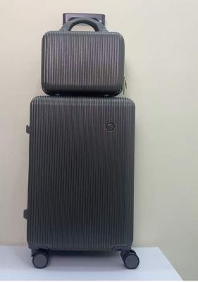 Cina Custom Carry On Luggage Front Pocket Business Pp Light Weight Travelling Bags Suitcase Trolley Set Suitcase 4 Wheels in vendita