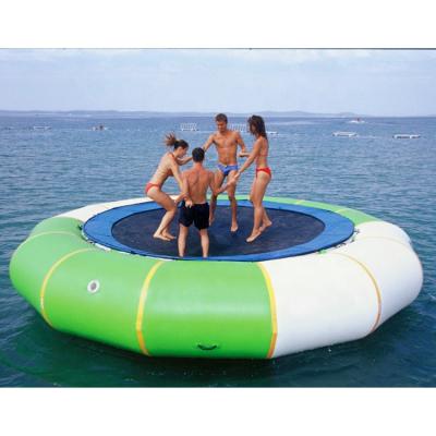 Cina Custom Inflatable Water Trampoline Air Bouncer Paly Water Play Equipment Factory Water Jumping Bed in vendita