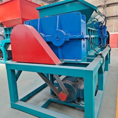 Chine 300-500 kg/h Machine à déchiqueter à double arbre industriel en aluminium pour les déchets de pneus et de plastique à vendre