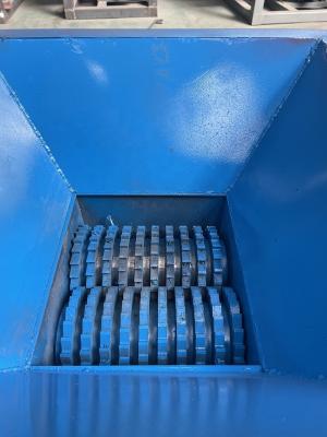 Chine Déchets de concassage de bois à double arbre à moteur unique déchiqueteur à haute charge PVC HDPE PP PET à vendre
