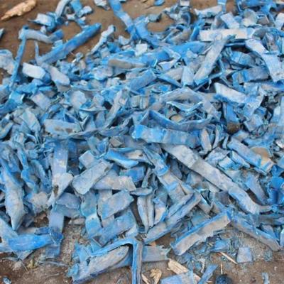 Chine Déchiqueteuse à double arbre pour le recyclage des déchets métalliques des bouteilles en PET en plastique et des palettes en bois à vendre