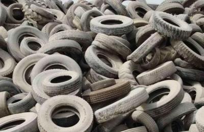 Chine Déchiqueteuse à double arbre pour le recyclage des déchets métalliques des bouteilles en PET en plastique et des palettes en bois à vendre