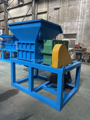 Chine Puissante déchiqueteuse à moteur simple à double arbre de 7,5 kW pour déchiqueter automatiquement les plaques de carrosserie épaissie à vendre