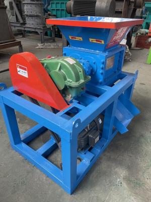 Chine Puissante déchiqueteuse à moteur simple à double arbre de 7,5 kW pour déchiqueter automatiquement les plaques de carrosserie épaissie à vendre