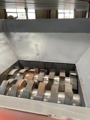 Chine Puissante déchiqueteuse à moteur simple à double arbre de 7,5 kW pour déchiqueter automatiquement les plaques de carrosserie épaissie à vendre