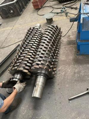 Chine Moins de déchets de poussière, déchiqueteuse à double arbre à moteur unique pour une taille de particules de décharge personnalisée à vendre
