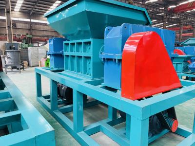 Chine PS Matériel pneus de camions à déchets machine à déchiqueter à double arbre avec fonctionnement facile à vendre