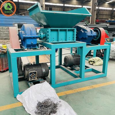 Chine Déchiqueteuse à double moteur à double arbre 300-500 kg/h Capacité de production à vendre