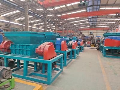 Chine Déchiqueteuse à double moteur à double arbre 300-500 kg/h Capacité de production à vendre