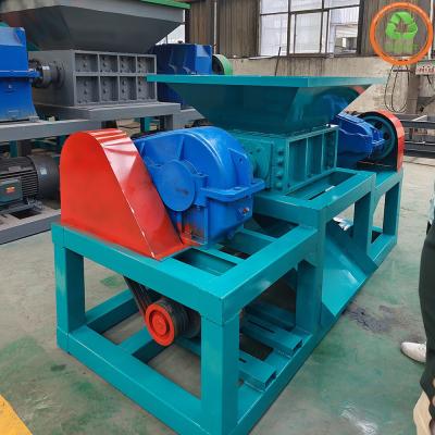 Chine Max.Capacité de production kg/h 4000 Déchets plastiques recyclage double arbre double déchiqueteuse à moteur à vendre