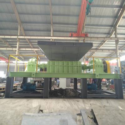 Chine Fabrication de matériaux de construction à haute productivité Magasin de déchiquetage à double arbre en PP avec une puissance de 22 kW à vendre