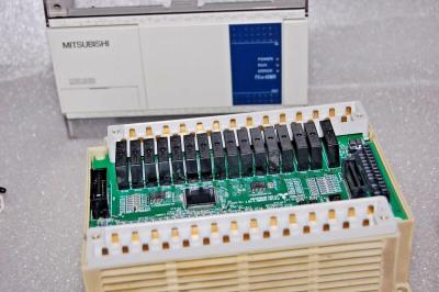 中国 三菱FX1N-40MR-Dプログラム可能な論理のコントローラー12-24VDC 2A 24 16リレー出力を新しい8000のステップ デジタル入力 販売のため