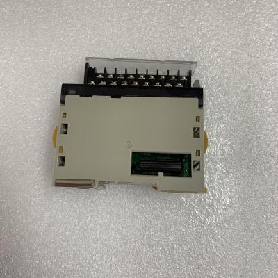 China OMRON CJ1W-OC211 HIZO SALIR EL MÓDULO 250 VAC/24 VDC 2 A 16 PUNTOS NUEVOS en venta