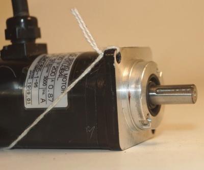 중국 새로운 야스카와 SGM-01U3B4L AC 서보 모터 100W 200V 0.87A 3000RPM 판매용