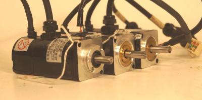 중국 새로운 야스카와 SGM-01U3B4L AC 서보 모터 100W 200V 0.87A 3000RPM 판매용