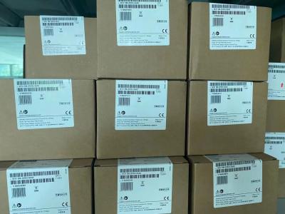 Cina Siemens 6ES7288-2DR32-0AA0 S7-200 SMART, Digitale E/A SM DT16, 8DI/8DO, 8 DI DC 24V, Sink/Source, 8 DO, Transistor 0.75A in vendita