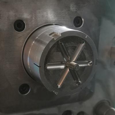 China Fabricante plástico do molde das peças de automóvel feitas sob encomenda lustrosas da modelagem por injeção do revestimento à venda