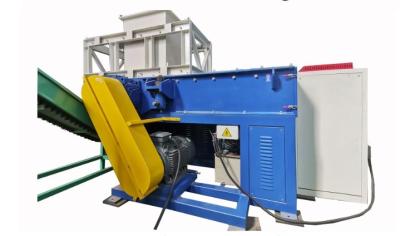 Chine Machine de concassage de plastique Déchiqueteur de bouteilles en PET pour le recyclage Poids T 2.5 à vendre