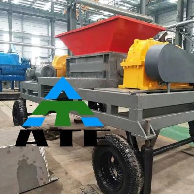 Chine Déchiqueteuse à double arbre de 30 kW pour le déchiquettage des déchets de plastique dans les usines de recyclage de pneus à vendre