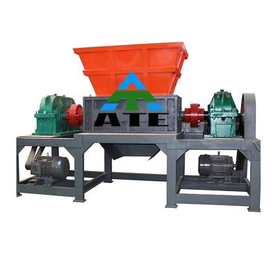 Chine Déchets en caoutchouc, morceaux en plastique, pneus en bois, tubes à palettes, déchiqueteuse à 200-2200 mm de largeur d'entrée à vendre
