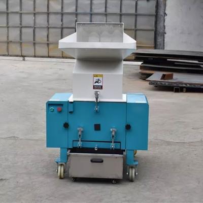 Chine Petite machine de recyclage pour déchets plastiques 5,5 kW puissance broyeur industriel à vendre