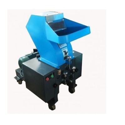 Chine Petite machine de recyclage pour déchets plastiques 5,5 kW puissance broyeur industriel à vendre