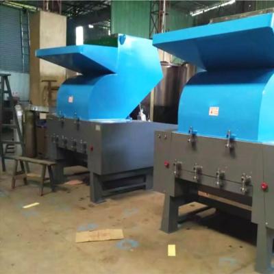 Chine Petite machine de recyclage pour déchets plastiques 5,5 kW puissance broyeur industriel à vendre