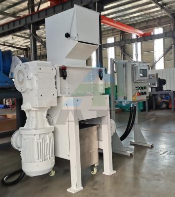 Chine Machine de découpe de plastique à quatre arbres pour le recyclage industriel à vendre