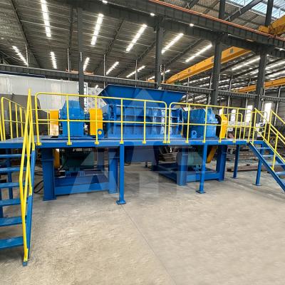 Chine Déchiqueteuse à double arbre pour le recyclage des métaux plastiques 5000 kg Poids 1-10 cm Produit final à vendre