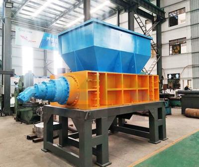 Chine Déchiqueteuse à bandes de déchets métalliques pour traitement des déchets à puits unique Recyclage de tambours en acier à vendre
