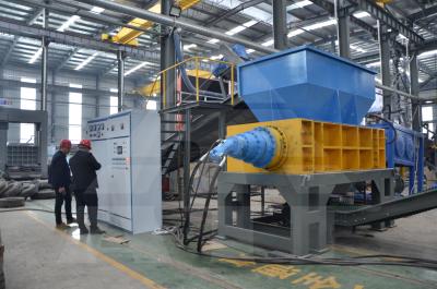 Chine Grande déchiqueteuse à double arbre pour pneus usagés à vendre