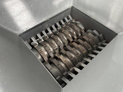 Chine Mini machine à déchiqueter des déchets métalliques multifonctionnels pour les magasins alimentaires et le recyclage du plastique à vendre
