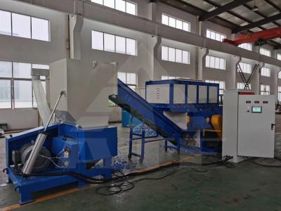 Chine Déchiqueteuse à un seul arbre de 22 kW pour le recyclage du carton et du papier en plastique de grande capacité à vendre