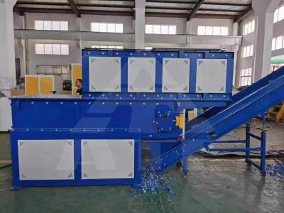 Chine Déchiqueteuse à un seul arbre de 22 kW pour le recyclage du carton et du papier en plastique de grande capacité à vendre
