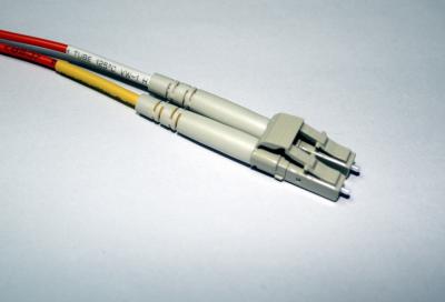 Cina E2000/cavo di fibra ottica del cavo toppa di MPO, MTRJ MP cavi di saltatore dell'APC 9/125/PC in vendita