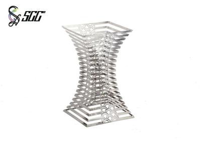 Cina Colonne montanti dell'esposizione del buffet dell'acciaio inossidabile della struttura 20-Tiers del grattacielo/scaffale di esposizione decorativo SCC A-108 in vendita