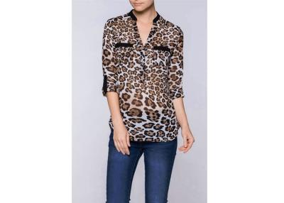 Cina Cime e bluse selvagge pure delle signore del leopardo dei semi con la disposizione di contrasto in vendita
