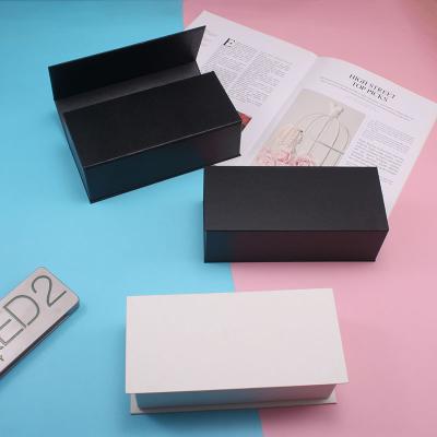 Cina Scatola di imballaggio vuota speciale in carta nera magnetica rettangolare con coperchio a ribalta in carta personalizzabile con logo in vendita