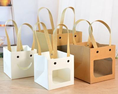 Chine Smiley Face Sacs cadeaux en papier carré poignée sacs à main pour enfants cadeaux emballage floral à vendre