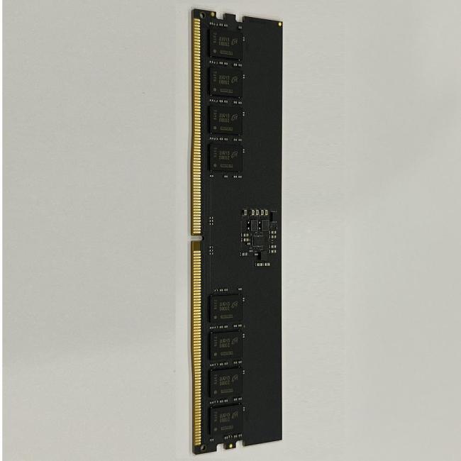 DDR5 RAM packaging and branding