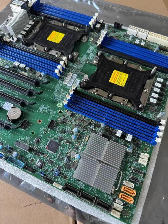 Motherboard PCI-Express slots and SATA ports