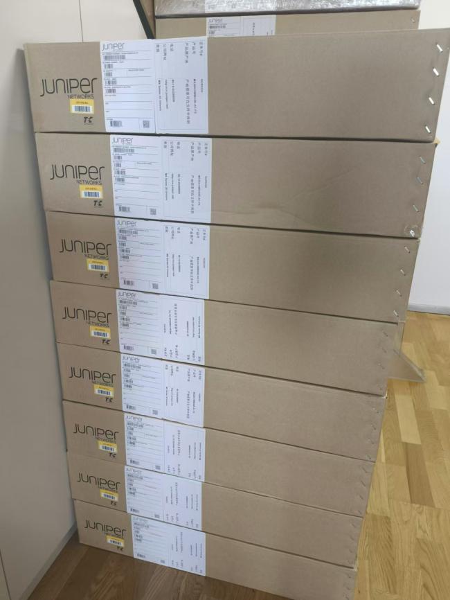 MX204-HWBASE-AC-FS router with packaging
