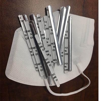 中国 在庫0.5*5*85mm 0.5*5*90mmのみょうばんで良質の適用範囲が広いアルミニウム両面テープはN95マスクのための橋棒をゆっくり進ます 販売のため